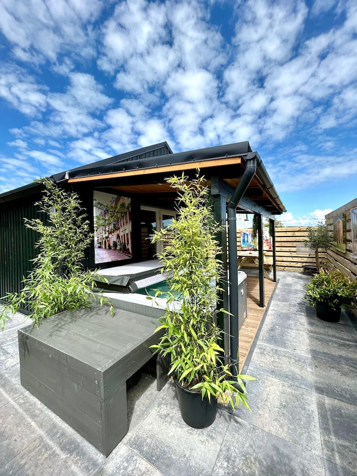 New Chalet&jacuzzi&home Cinema - Haarlem