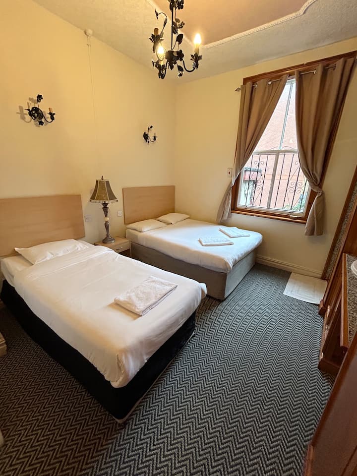 Rm1 George's (For3) Egertonarms 500m To Deansgate - Bury