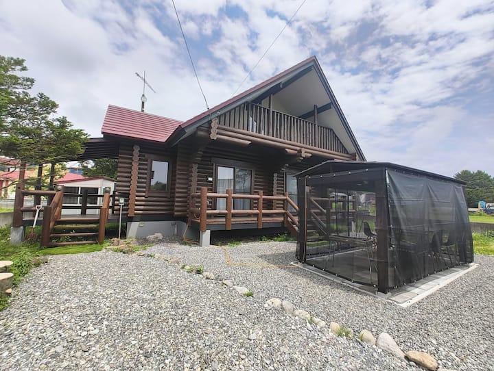 天然温泉付ログハウス
ヴィレッジR ４名様まで同一料金　屋根付きBbq設備あり - Hokkaido