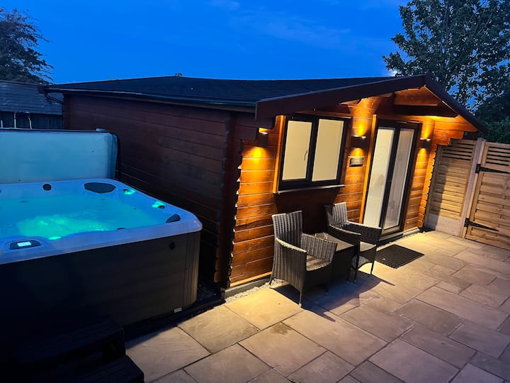 The Cabin, Entire Place, Hot Tub, Brand New - Warwickshire
