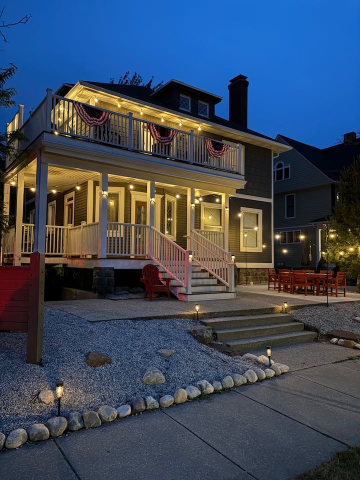 Franklin's Grand Getaway House - Grand Haven, MI