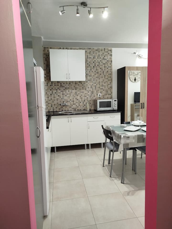 Agradable Apartamento En El Centro De Roses. - Cadaqués
