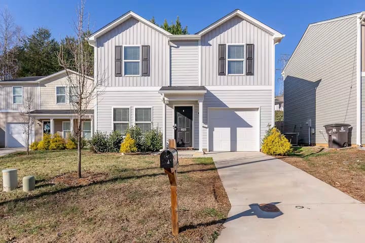 Pet-friendly 3br |Winston-salem |Bbq+free Parking - Winston-Salem, NC