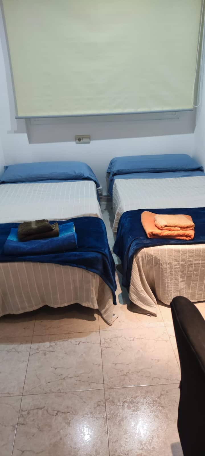 Habitación Amplia, Ideal Para Descansar O Trabajar - Terrassa