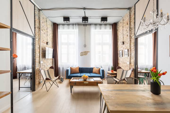 Designer Industrial 3-br In City Center - Budapest