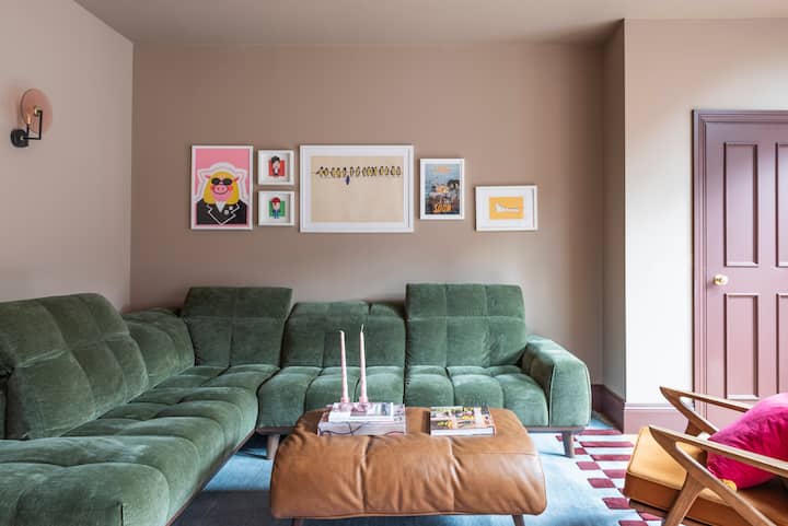 Beautiful Townhouse With Courtyard And Parking! - Dublin, Ireland