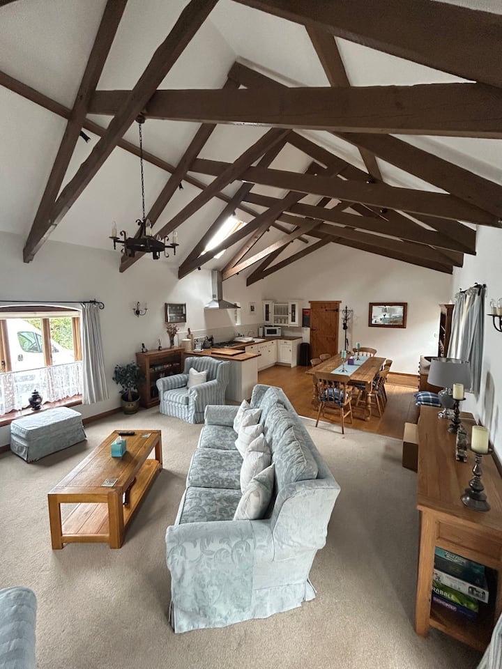 Spacious Barn Conversion - Kingsbridge