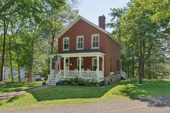 Historic Island Retreat - Long Island, ME