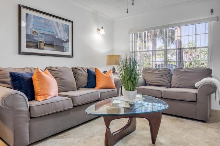 Flagler Ave Condo • Walk To Beach & Shops - New Smyrna Beach, FL