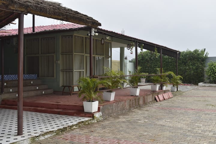 Thewednesday-poolside Party Farm - Manesar