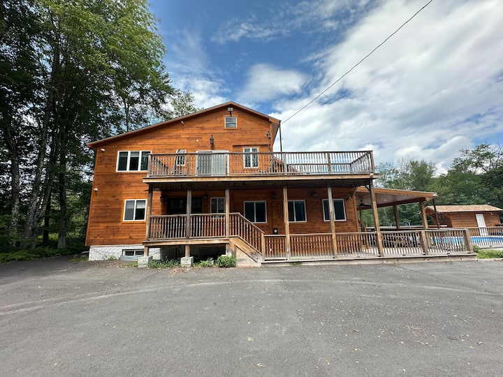 Hurleyville Spacious Getaway - Resorts World Catskills