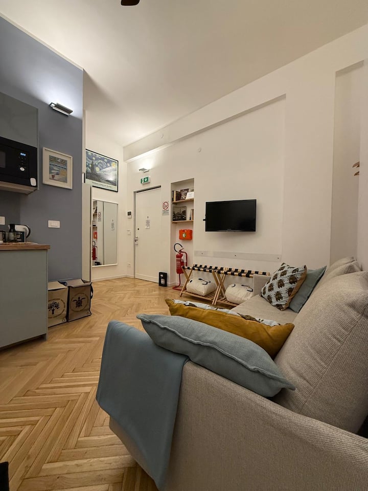 Knock-knock Navigli - Milan