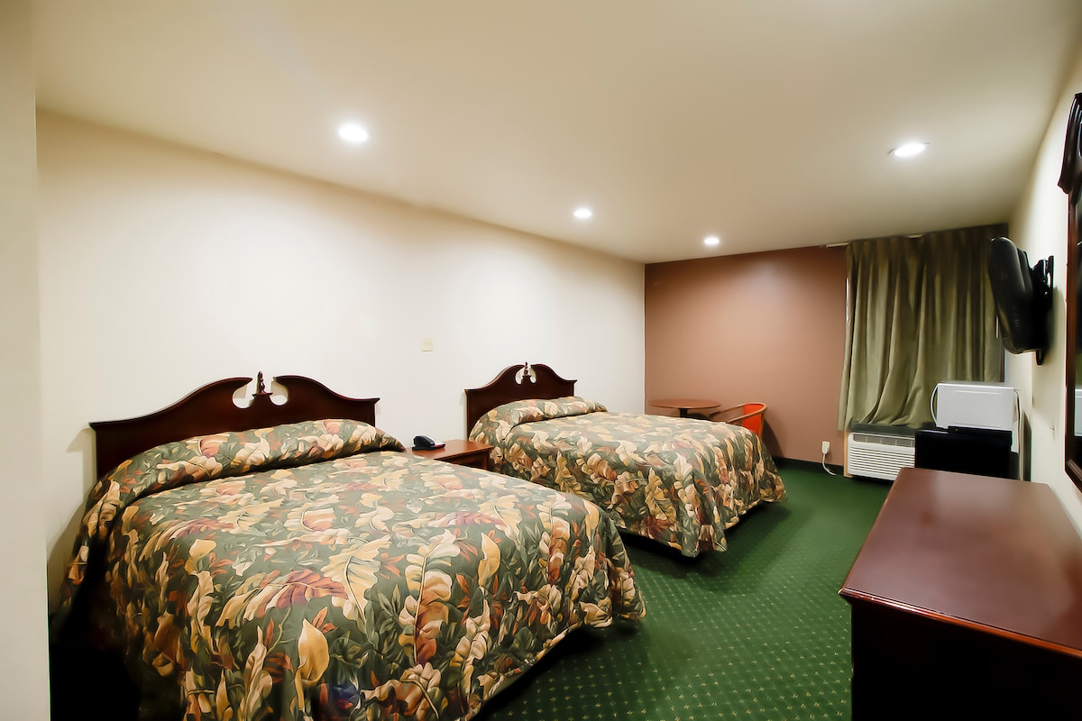 2 Queen Bed | OYO Pinewood Inn & Suites Silsbee - Airbnb