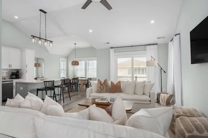 Steps To The Beach - Pet Friendly - Pool! - Kitty Hawk, NC