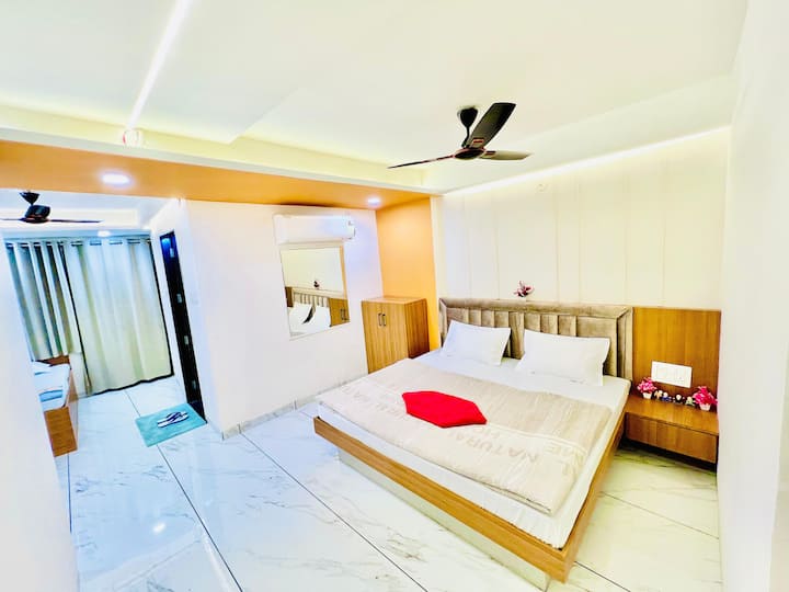 Premium Quadruple Room (Ac) 3-5 Occupancy@staymore - Maheshwar