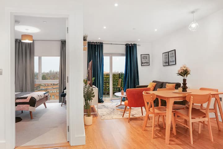 Luxury 1-bed Apt |City-center |Balcony|parking -