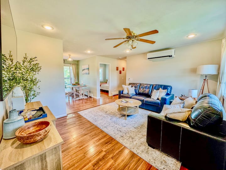 Sunset, Sips & Stay Cottage - Interlaken, NY