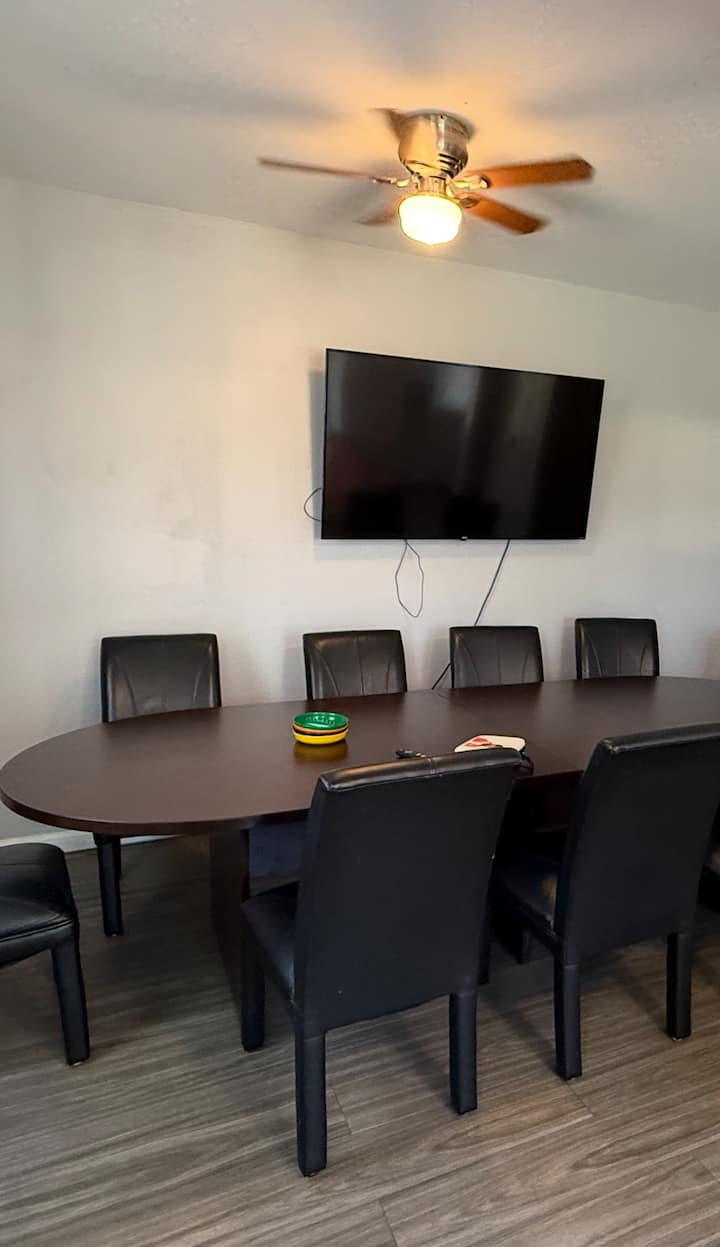 Beautiful Spacious 420 Friendly - Detroit