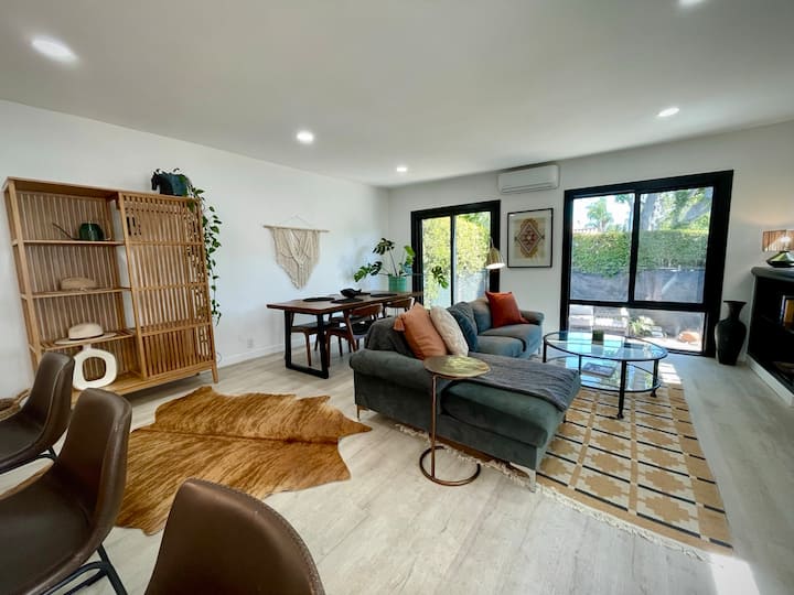 Bright & Airy House In Hollywood - Beverly Hills, CA