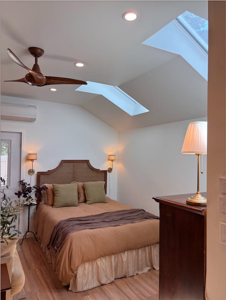 Cozy Modern Studio With Private Entrance - Gig Harbor, WA