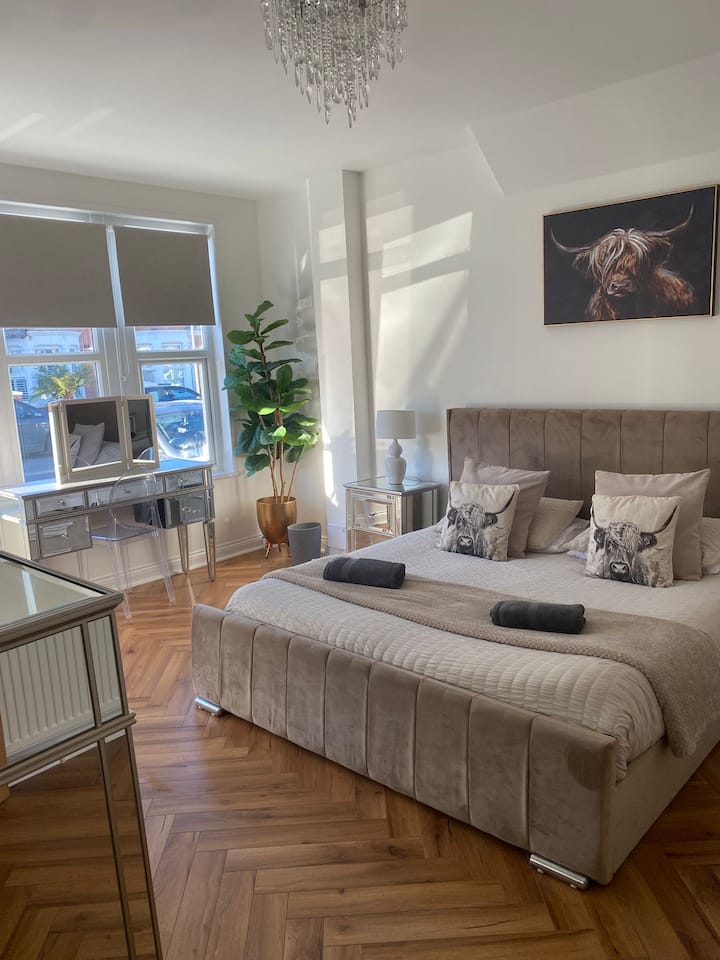 Southend W/ Parking, Private Garden And Beach Side - Southend-on-Sea