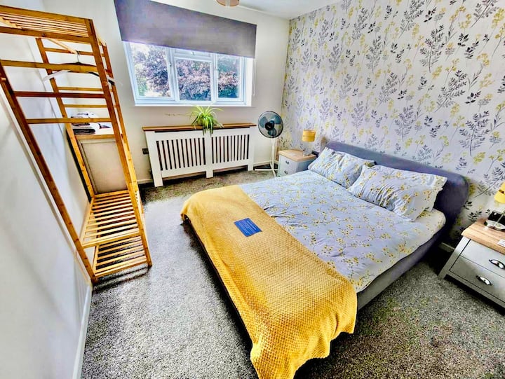 Your Leominster Base | 3br Home + Garden + Parking - 萊姆斯特