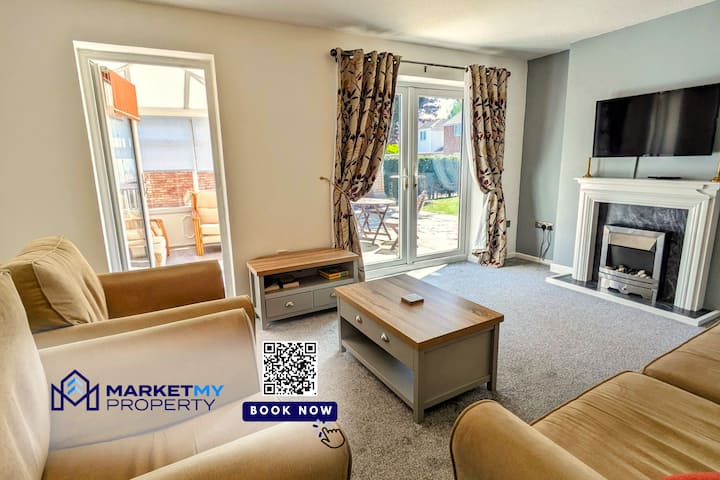 Your Leominster Base | 3br Home + Garden + Parking - Leominster