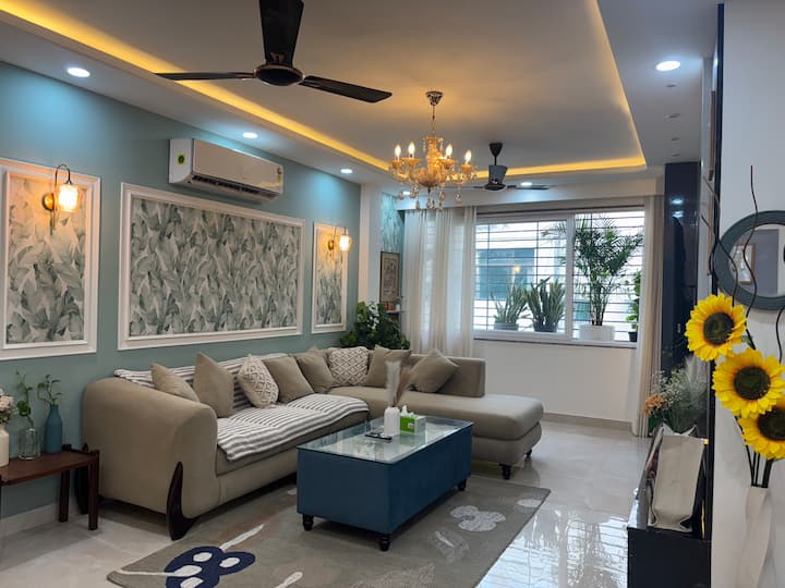 Leaf & Light Room | Shared Apartment | Green Park - New Delhi