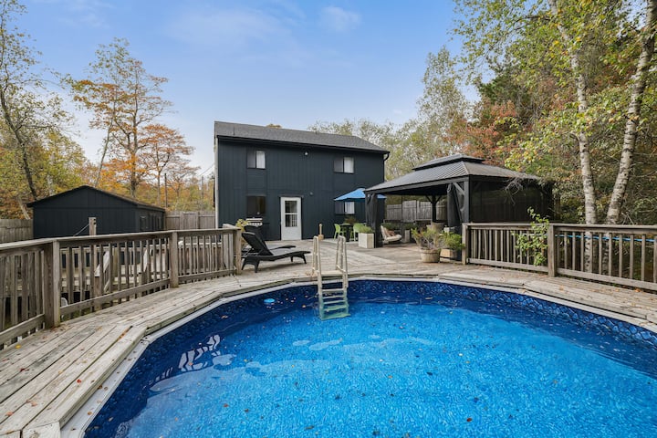 Cedar Cabin | Private Pool, Hot Tub, Firepit - Pocono Lake