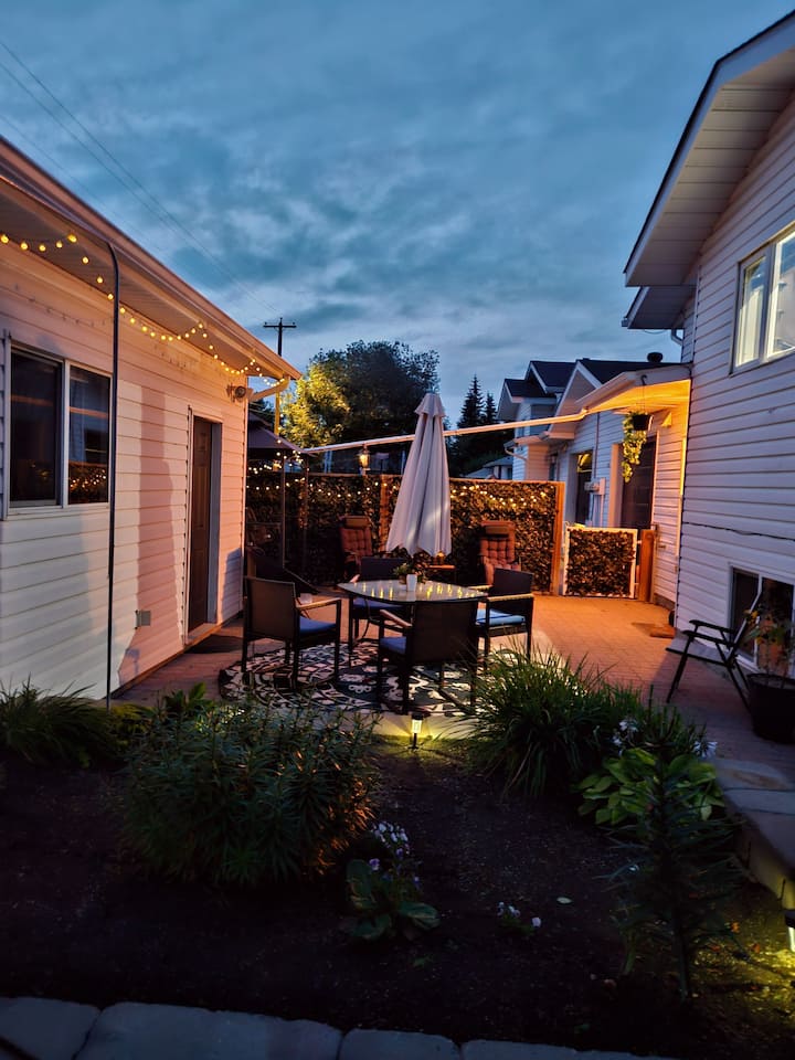 1king & 2queen Cozy Unit W/ Private Outside Area - Innisfail, AB, Canada