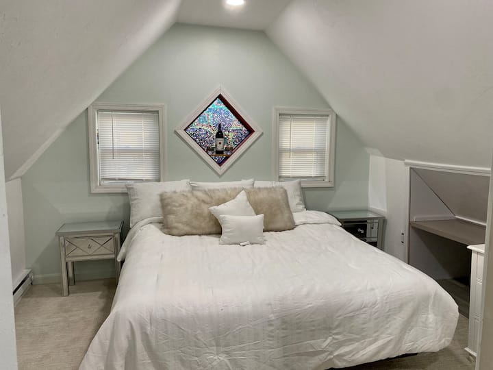 Small But Cozy ! - Providence, RI