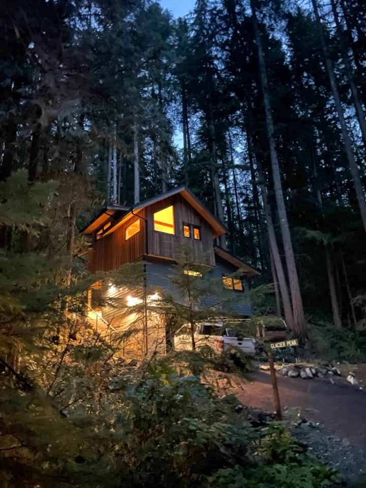 Hillside Cabin/sauna In The Forest Below Mt. Baker - Glacier, WA