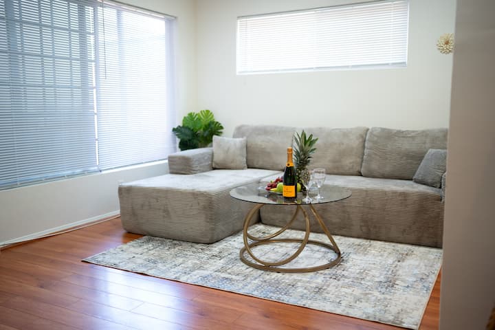 Modern & Cozy Apt - Hidden Haven - Burbank, CA