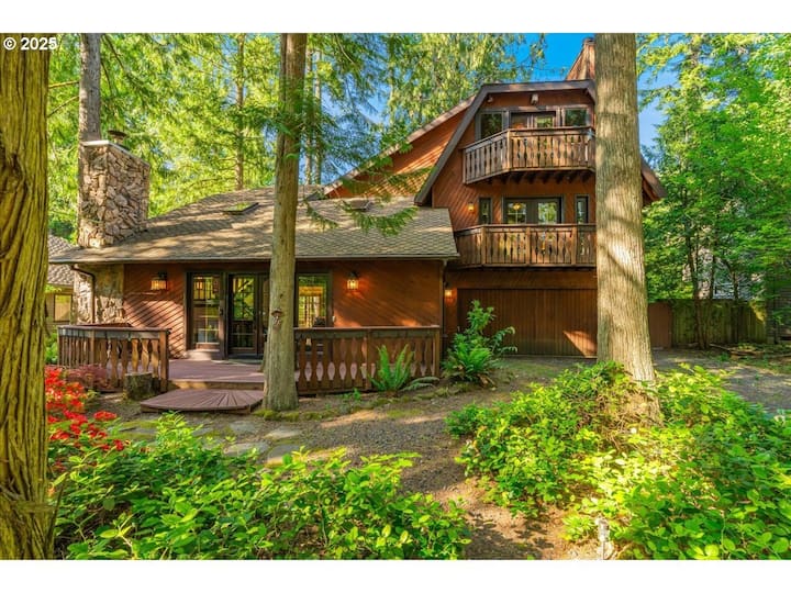Just Listed, Newly Remodeled, Sleeps- 12 -Hot Tub - Oregon