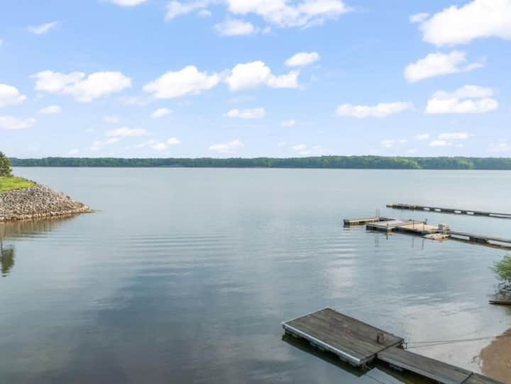 Dockside Dreamz- Lake Fun For 12 - Clarksville, VA