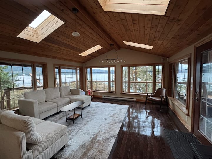 Oceanfront Rustic Cabin - Sooke