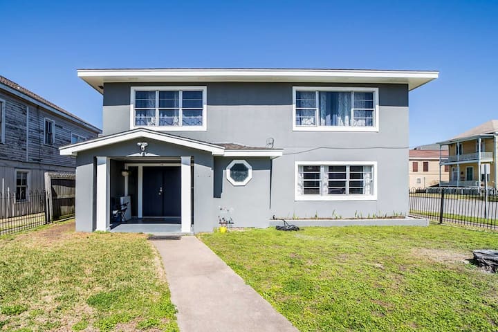 Spacious+modern Family Duplex! - 갤버스턴