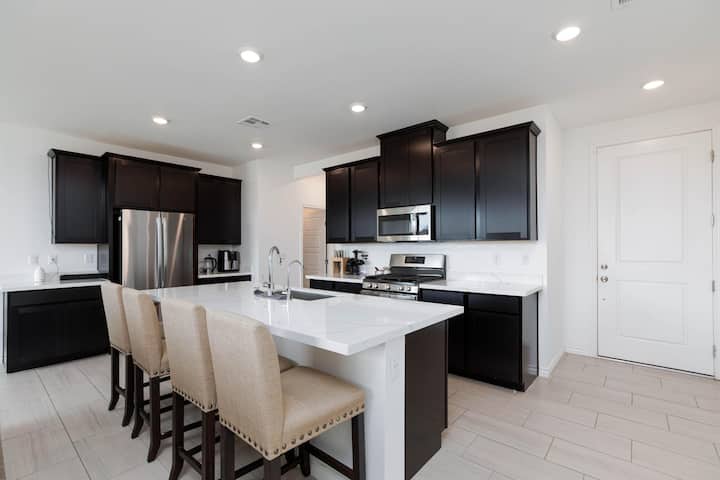 Luxury Lv Home 4 Beds | Sleeps 7 - Spring Mountain Ranch State Park, Blue Diamond