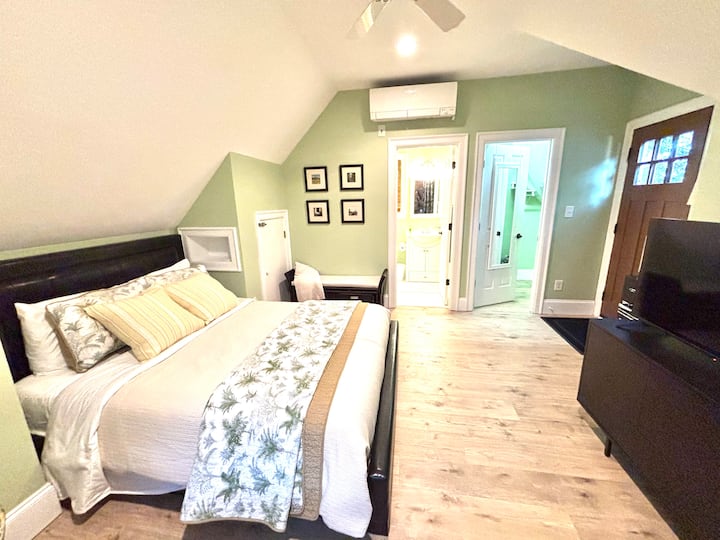 Downtown Carriage House Oasis - Raleigh, NC