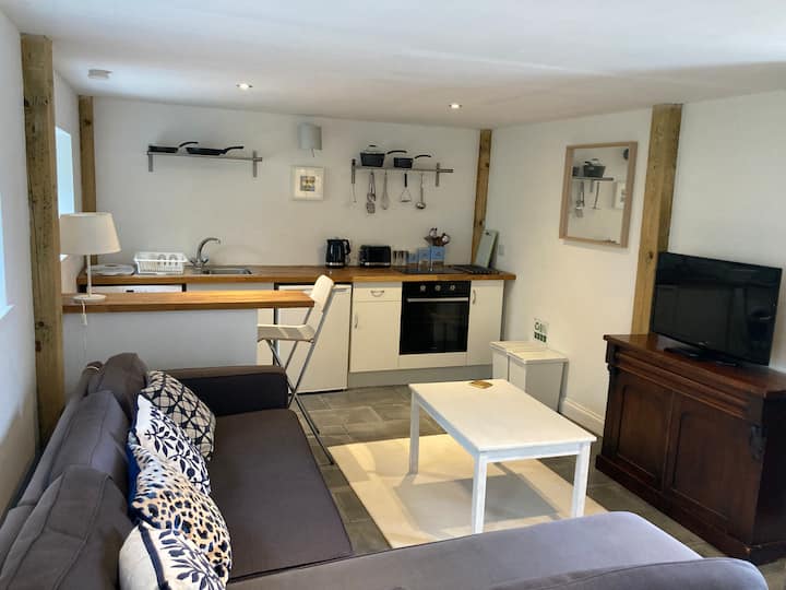 Well-equipped,
Cosy Barn In Centre Of Stansted - London Stansted Airport (STN)