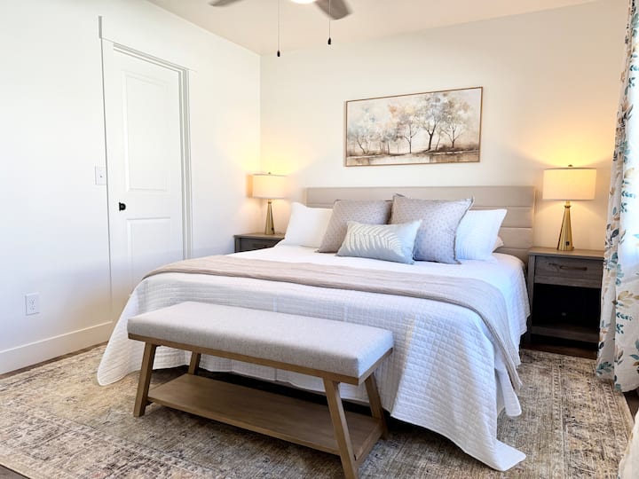 Private, One-level Home, Walk-in Shower, Sleeps 7 - Lake Bonneville Monument, UT