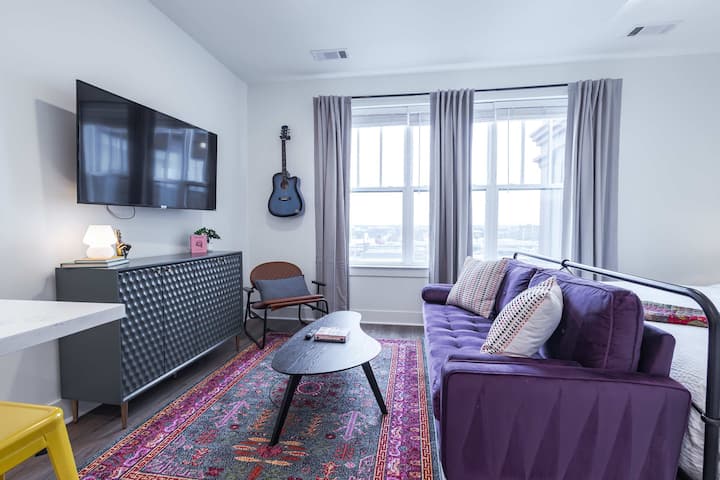 Nine To Vibe | Sobro Studio | Walk To Broadway - Bridgestone Arena
