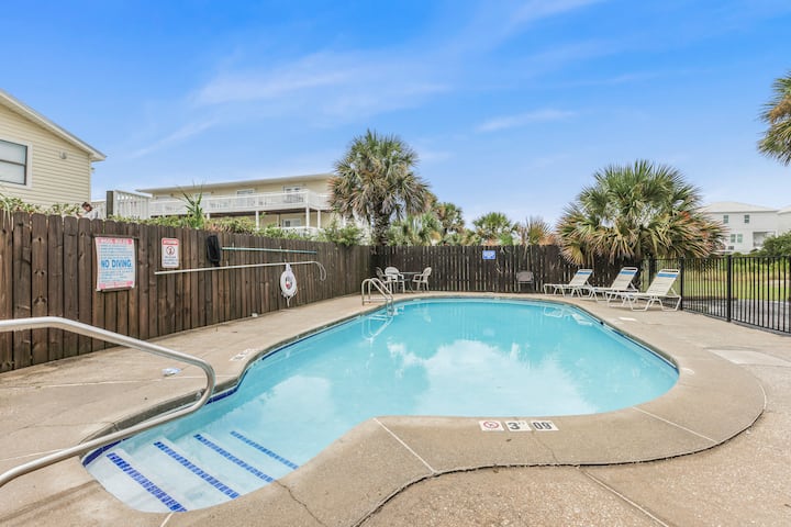 Alabama Sands, Sleeps 6, Pool, 4min Walk To Beach! - Gulf Shores, AL
