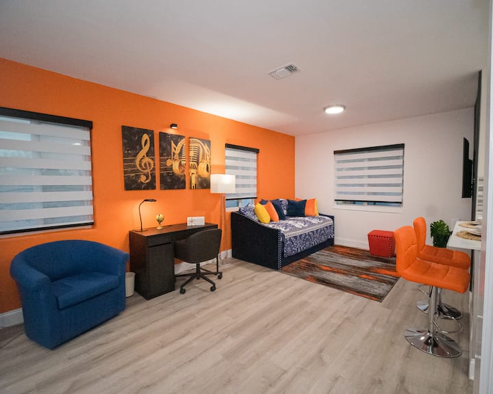Entire Home W/6 Seats Spa + Golf + Near Airport - Fort Lauderdale, FL