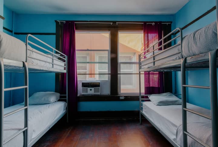 Bed In 4-bed Mixed Dorm W/ac At Lucky D's Hostel - San Diego, CA