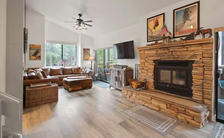 Spacious Mountain Getaway, 3 Bedroom Walk To Eagle - Mammoth Mountain, CA