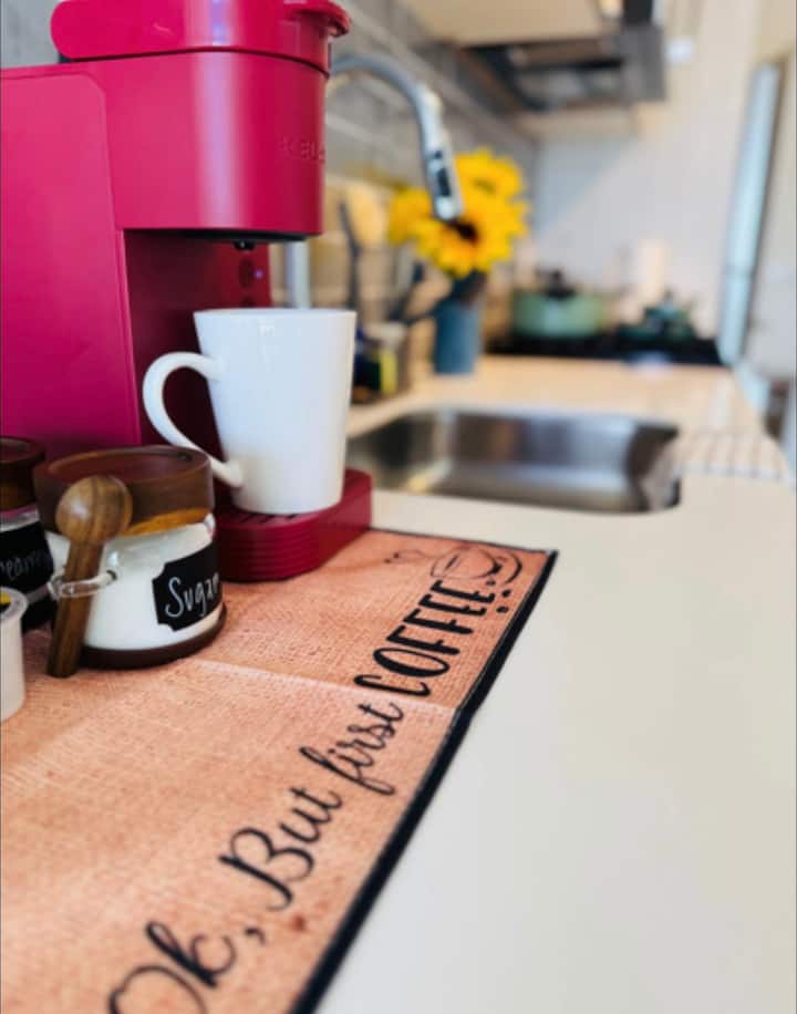 Hollywood Studio Zen Den | Free Parking | Pool - Hollywood, CA