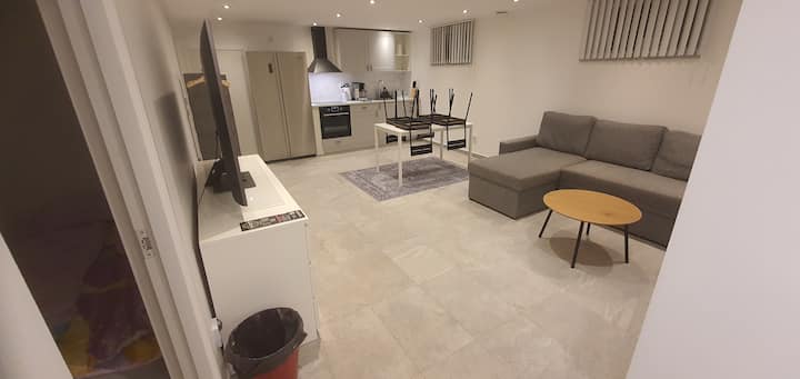 Fräsch Och Nyrenoverad Källar Lägenhet. - Malmö