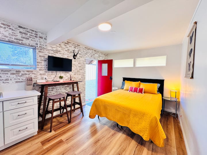 Apple Studio | Cozy/peaceful | Near Shops & Skiing - Wrightwood, CA