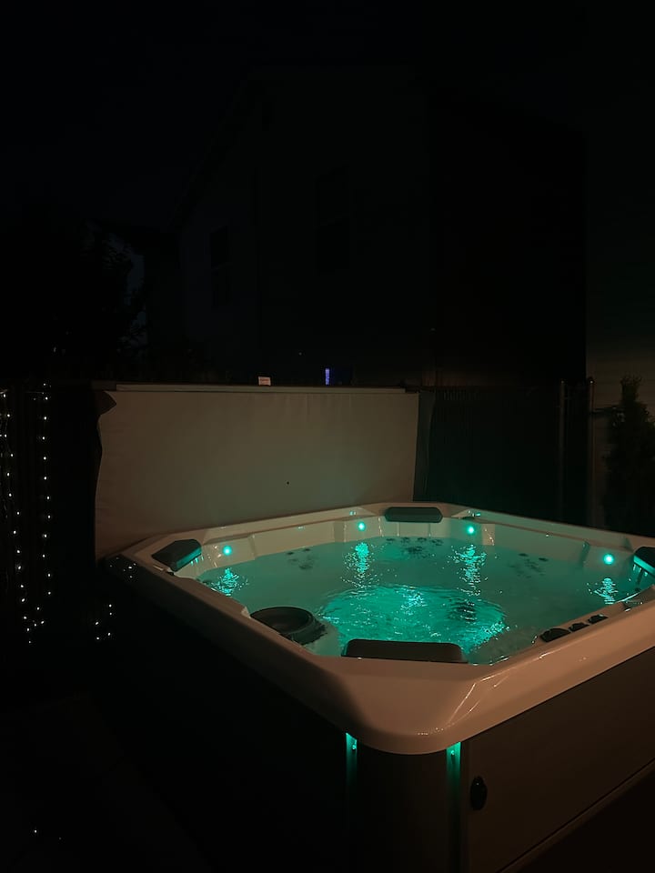 Modern New Apartment W/hot Tub – 5mint From Ewr - Bayonne, NJ